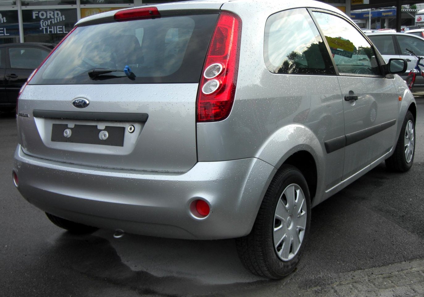 Ford Fiesta (Mk6, 3 door facelift 2005) ST 2.0 Duratec HE (150 Hp)